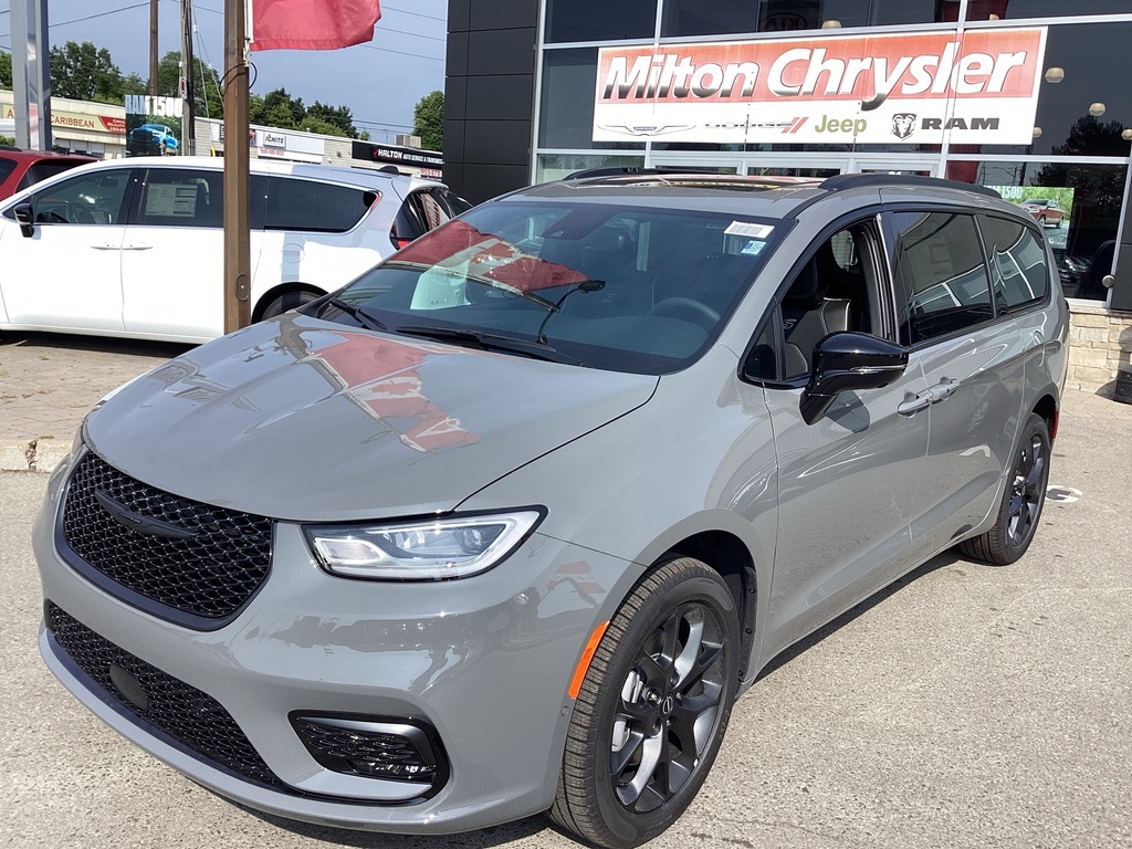 2025 Chrysler Pacifica | $69,999 | 10 km | Gas Minivan for sale by ...