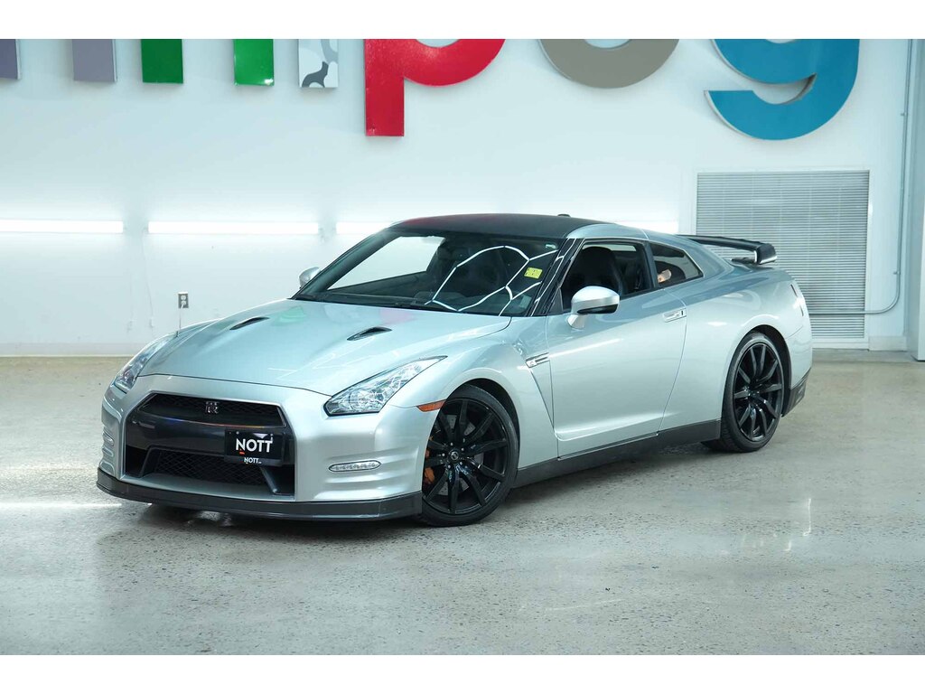 2013 Nissan GT-R | Brembo Brakes | Bilstein Suspension | 545 HP! - Winnipeg