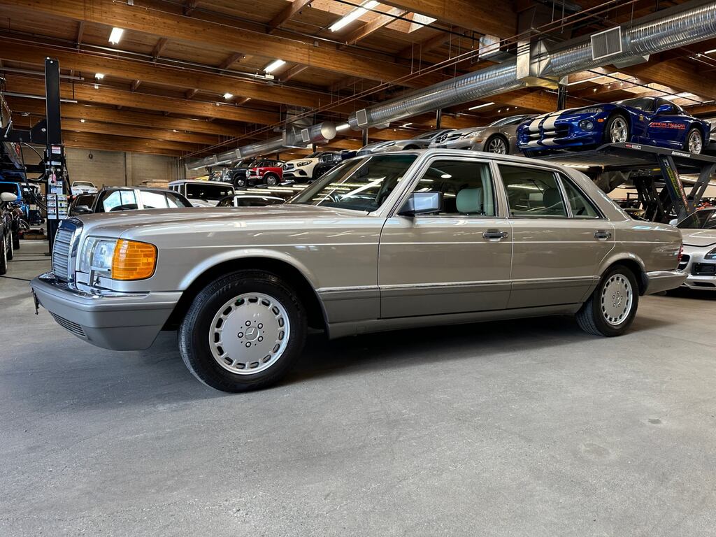 1989 Mercedes-Benz 560 Series | $29,980 | 87,000 km | Gas Sedan for sale by Blue Star Motors ...
