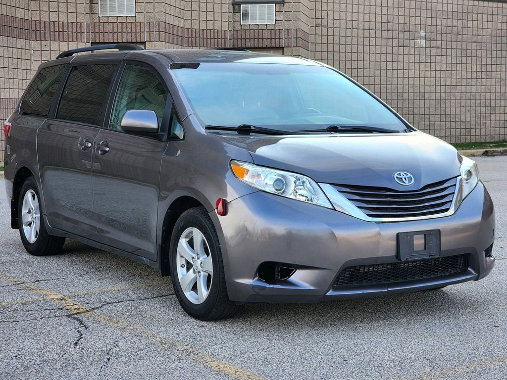 2015 Toyota Sienna | $16,995 | 186,641 km | Gas Minivan for sale by ...