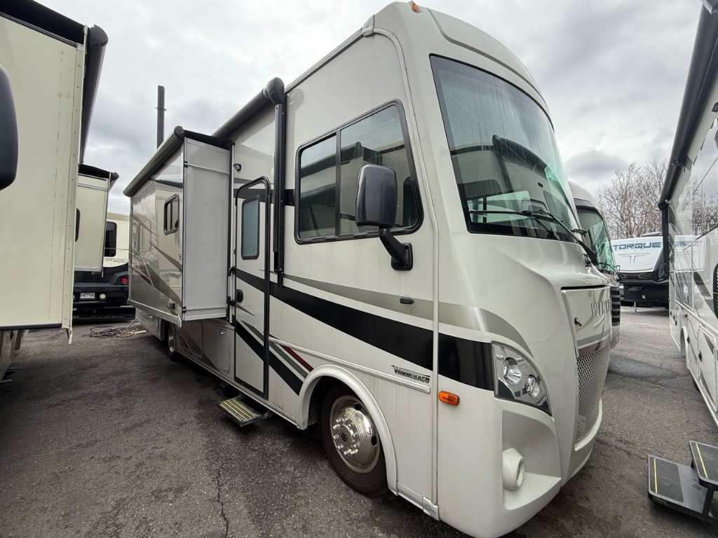 2020 Winnebago Winnebago Intent 28Y a ESSENCE | $119,995 | 50,642 km ...