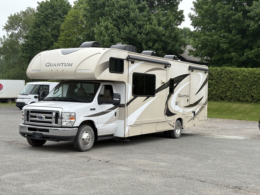 2017 Thor Motor Coach Quantum | $77,995 | 28,962 km | for sale by ...