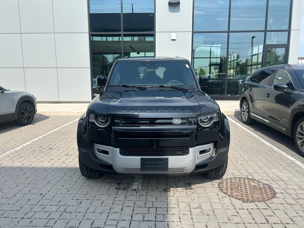 2023 Land Rover Defender | $73,399 | 32,301 km | Premium Unleaded SUV ...