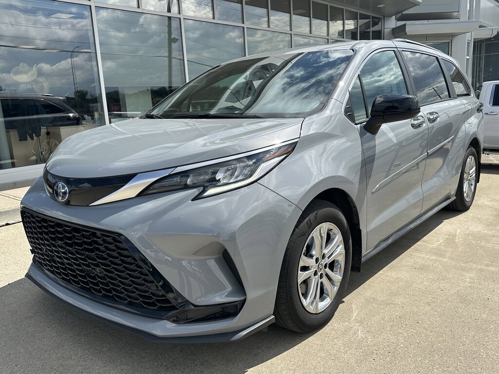 2023 Toyota Sienna | $51,995 | 119,976 km | Gasoline Hybrid Minivan for ...