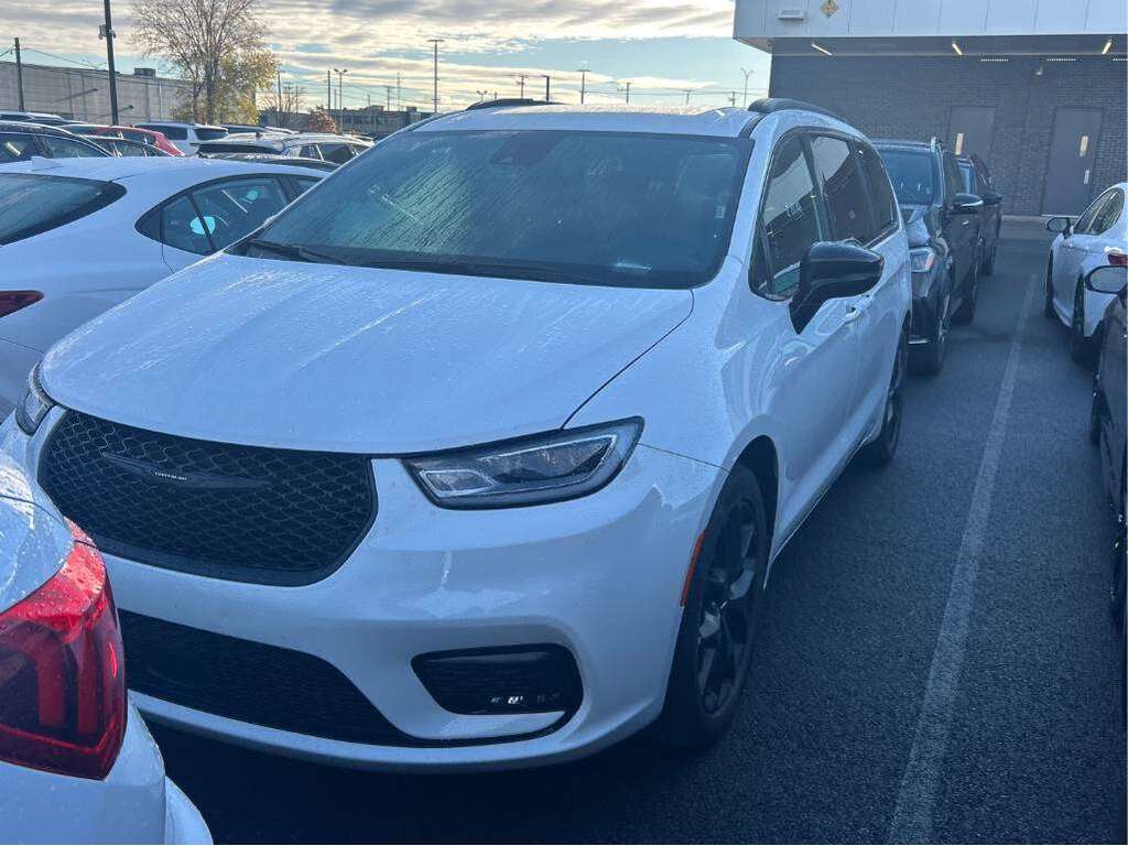 Chrysler Pacifica 2024 | 38 995 $ | 35 518 km | Minifourgonnette ou ...