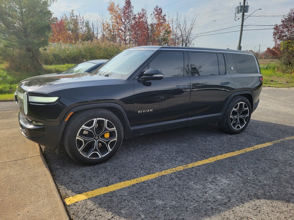 2024 Rivian R1S Adventure Quad-Motor Large Pack - Niagara Falls