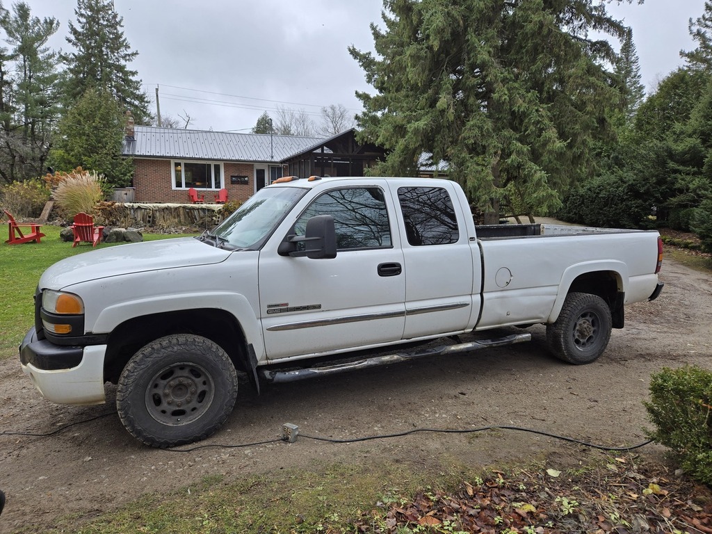 2003 GMC SIERRA 2500HD Ext Cab 157.5 WB SLE - Acton