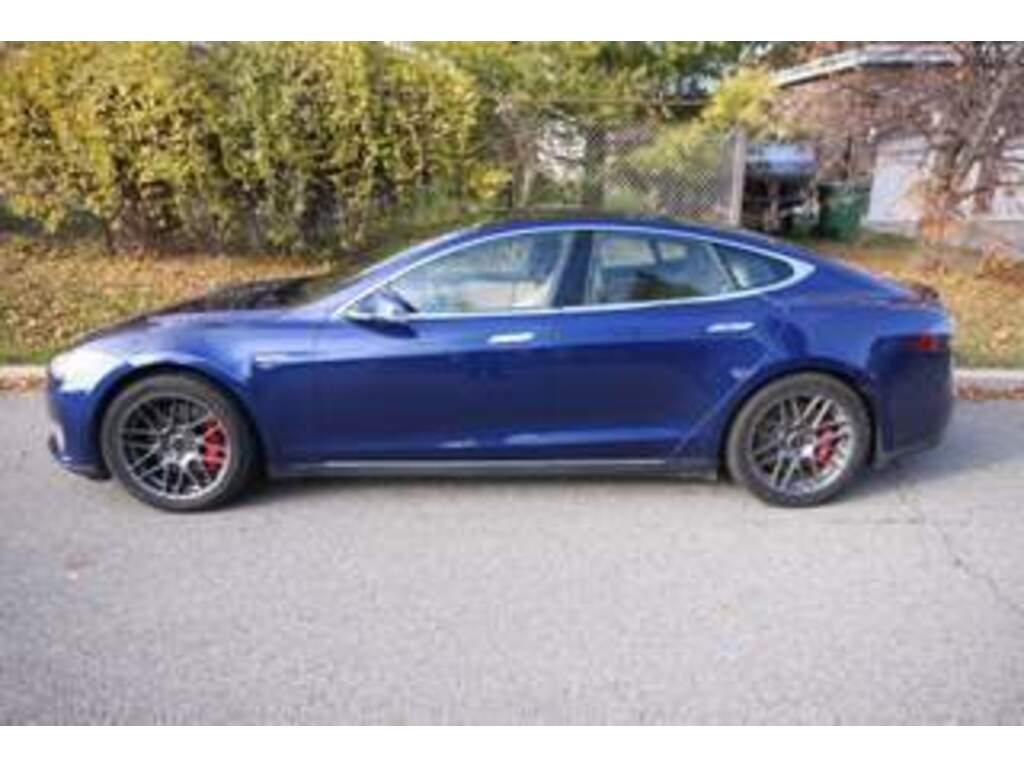 2015 Tesla Model S 4dr Sdn AWD 85D - L'île-Bizard