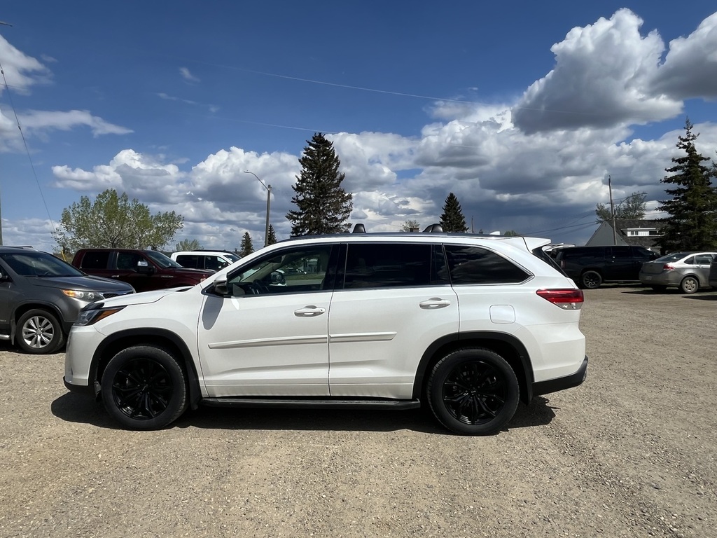 2018 Toyota Highlander | $28,500 | 176,000 km | Gasoline Vehicle for ...