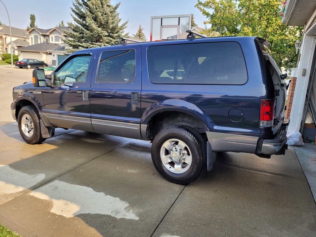 2005 Ford Excursion 4dr 6.0L Pwr Stroke XLT 4WD - Calgary