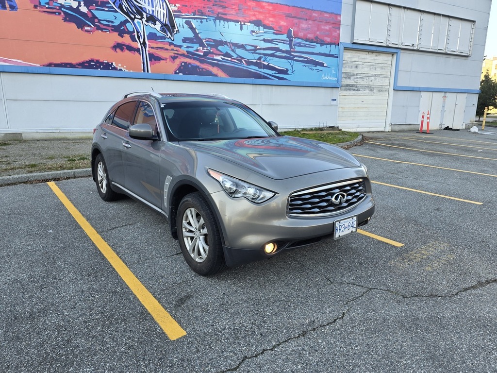 2010 Infiniti FX | $11,200 | 218,242 km | Gasoline Vehicle for sale by ...