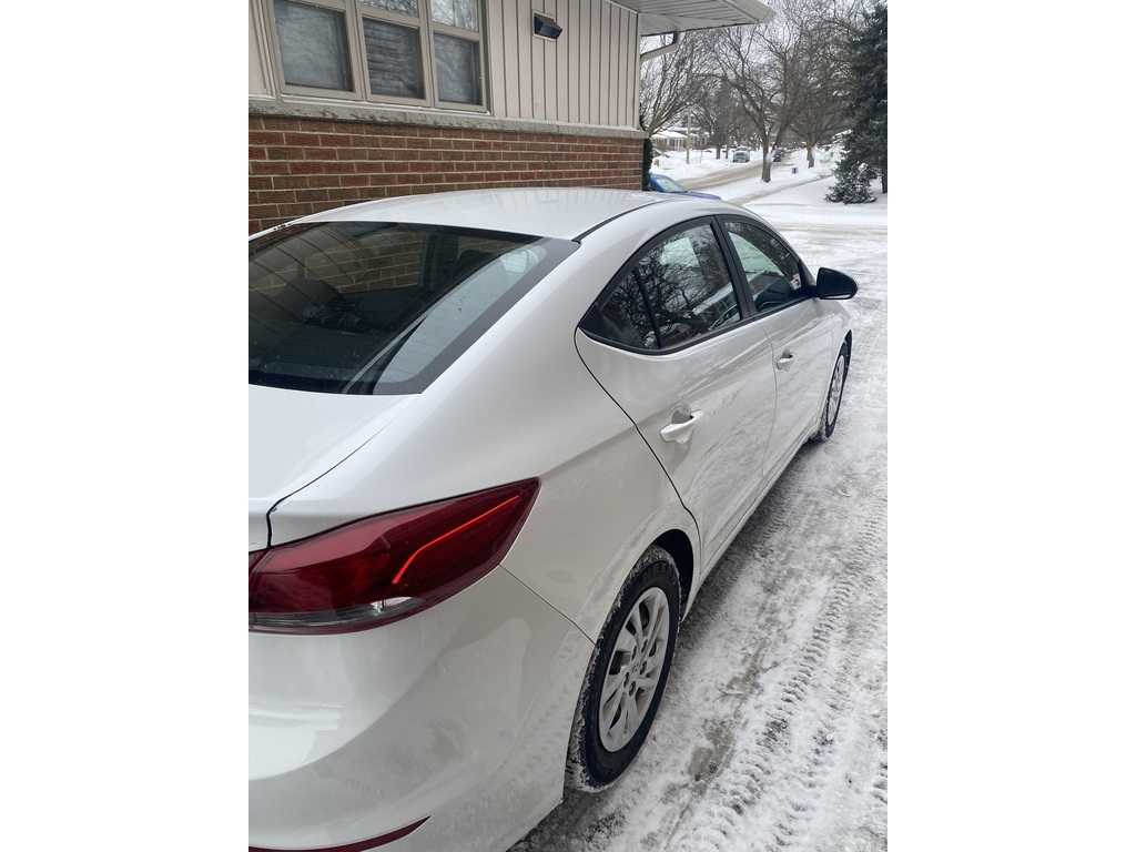 2017 Hyundai Elantra | $7,995 | 117,240 km | Gasoline Sedan for sale by ...