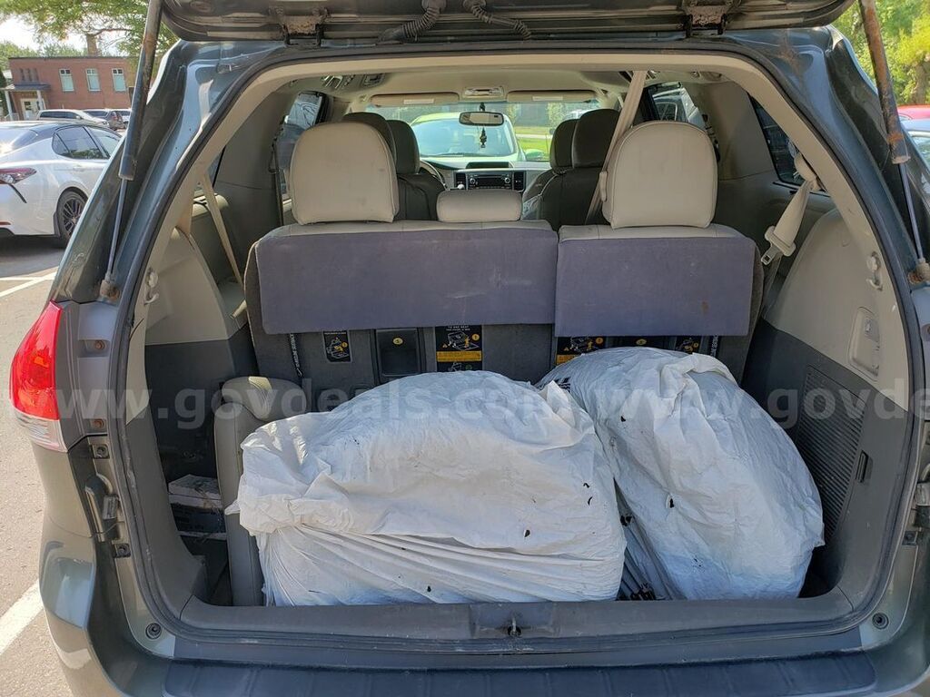2014 Toyota Sienna | $10,000 | 300,000 km | Gasoline Minivan for sale ...